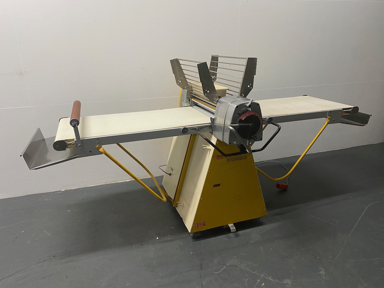 Seewer Rondo Ausrollmaschine | Euro-Back